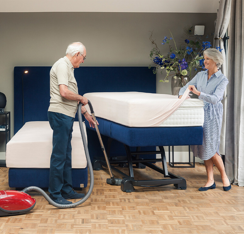 Schoonmaak tips bij het schoonmaken onder het seniorenbed.
